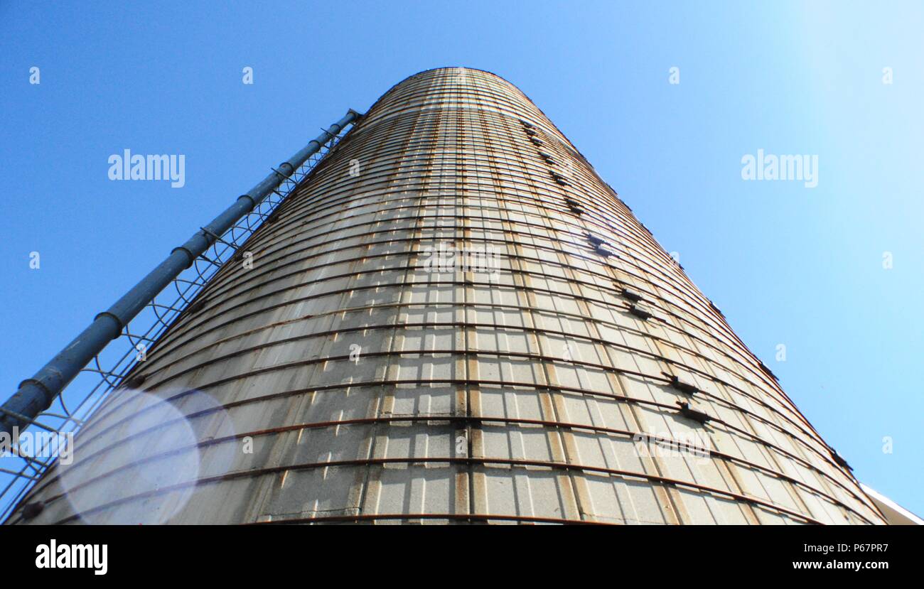 Corn silo hi-res stock photography and images - Alamy