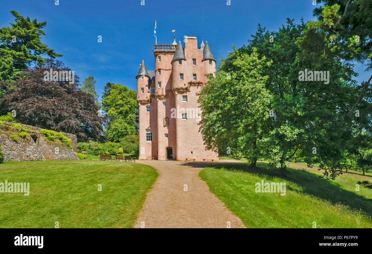 CRAIGIEVAR CASTLE ABERDEENSHIRE SCOTLAND VIEW AND PATHWAY LEADING TO ...