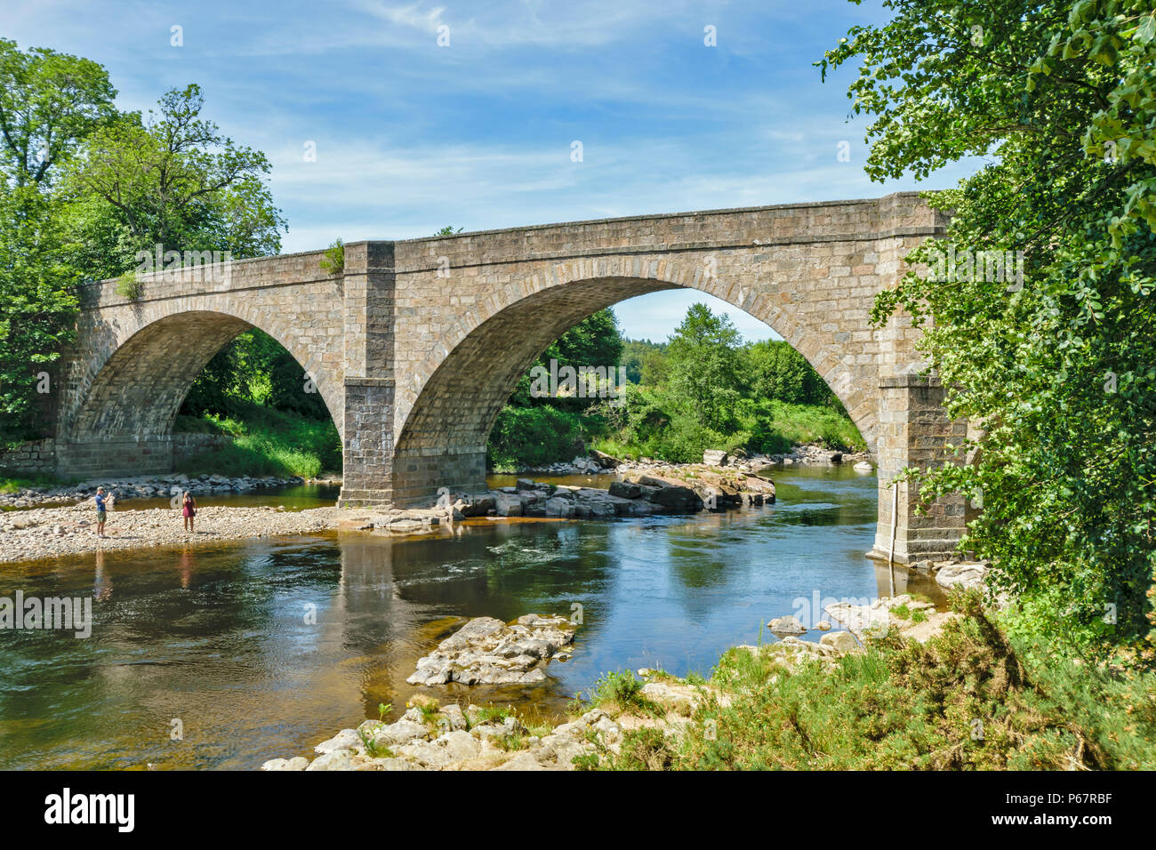 POTARCH BRIDGE OVER THE RIVER DEE ABERDEENSHIRE VIEW UPSTREAM ON A ...