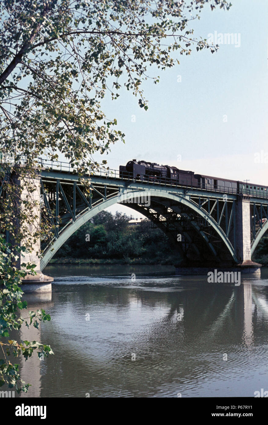 Standard class 2 steam train hi-res stock photography and images - Alamy