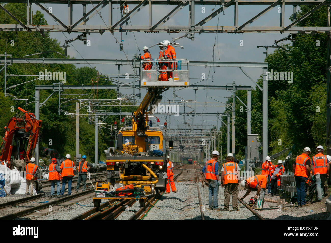 Overhead catenary hi-res stock photography and images - Alamy