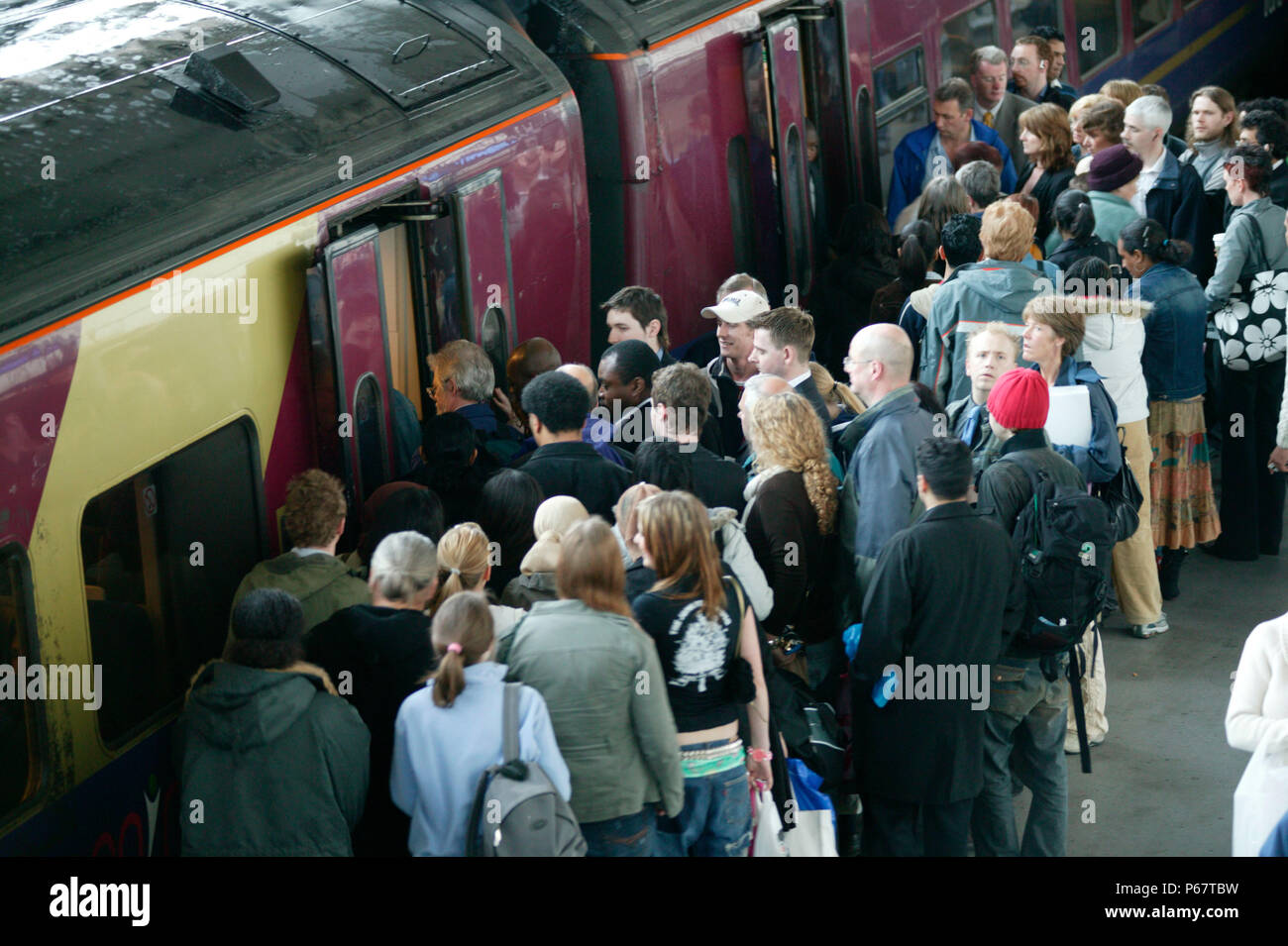 Crowded train boarding station hi-res stock photography and images - Alamy