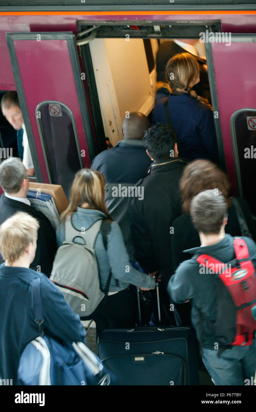 Crowded train boarding station hi-res stock photography and images - Alamy