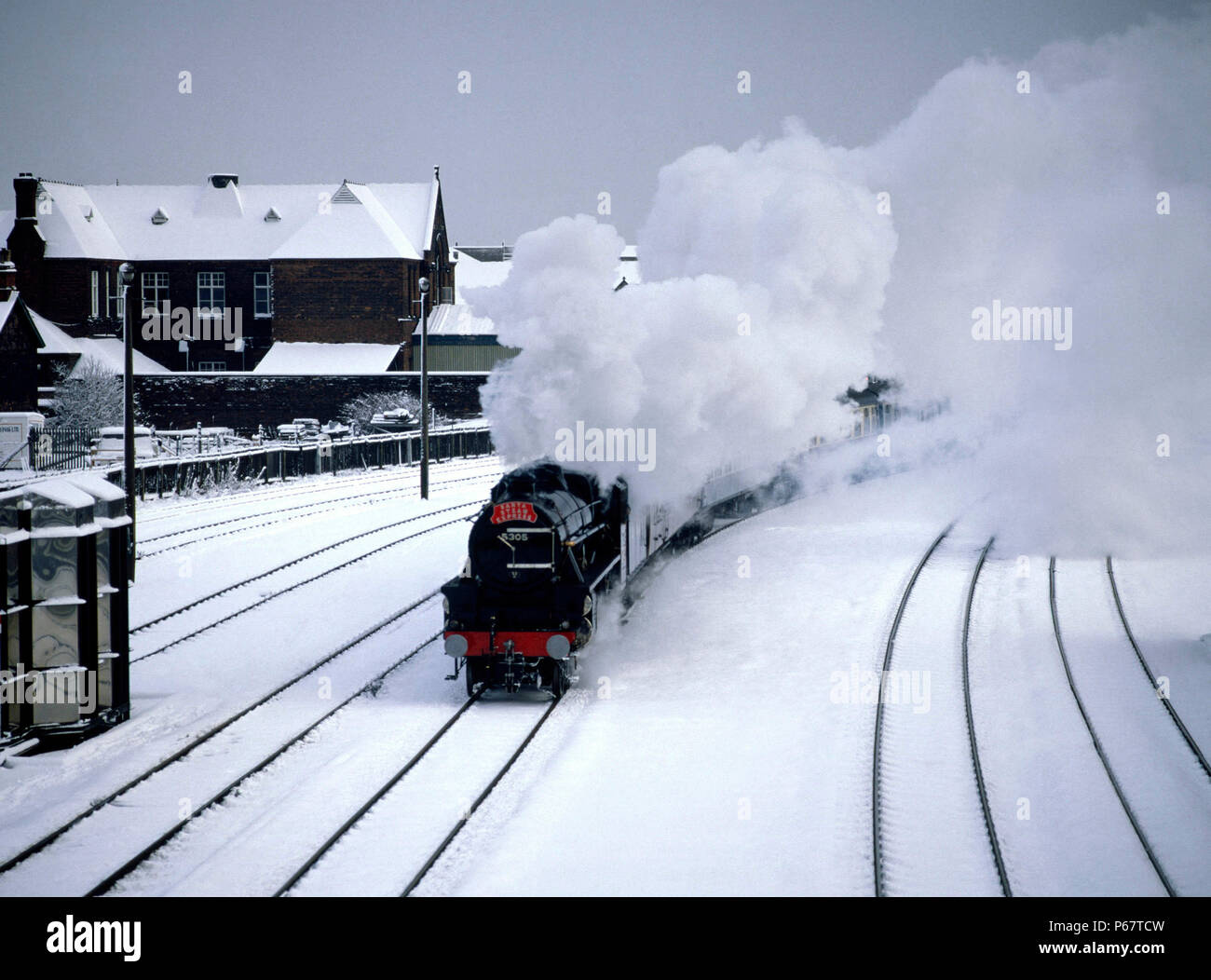 Santa Steam Express. No.5305 leaves Hull Paragon station en route for ...