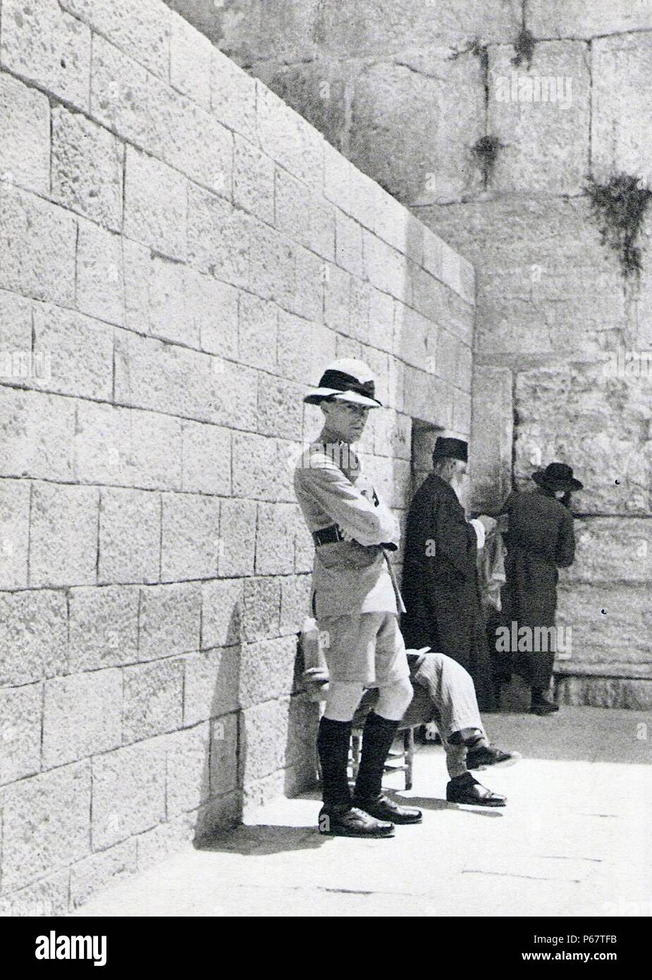 1930s police uniform hi-res stock photography and images - Alamy