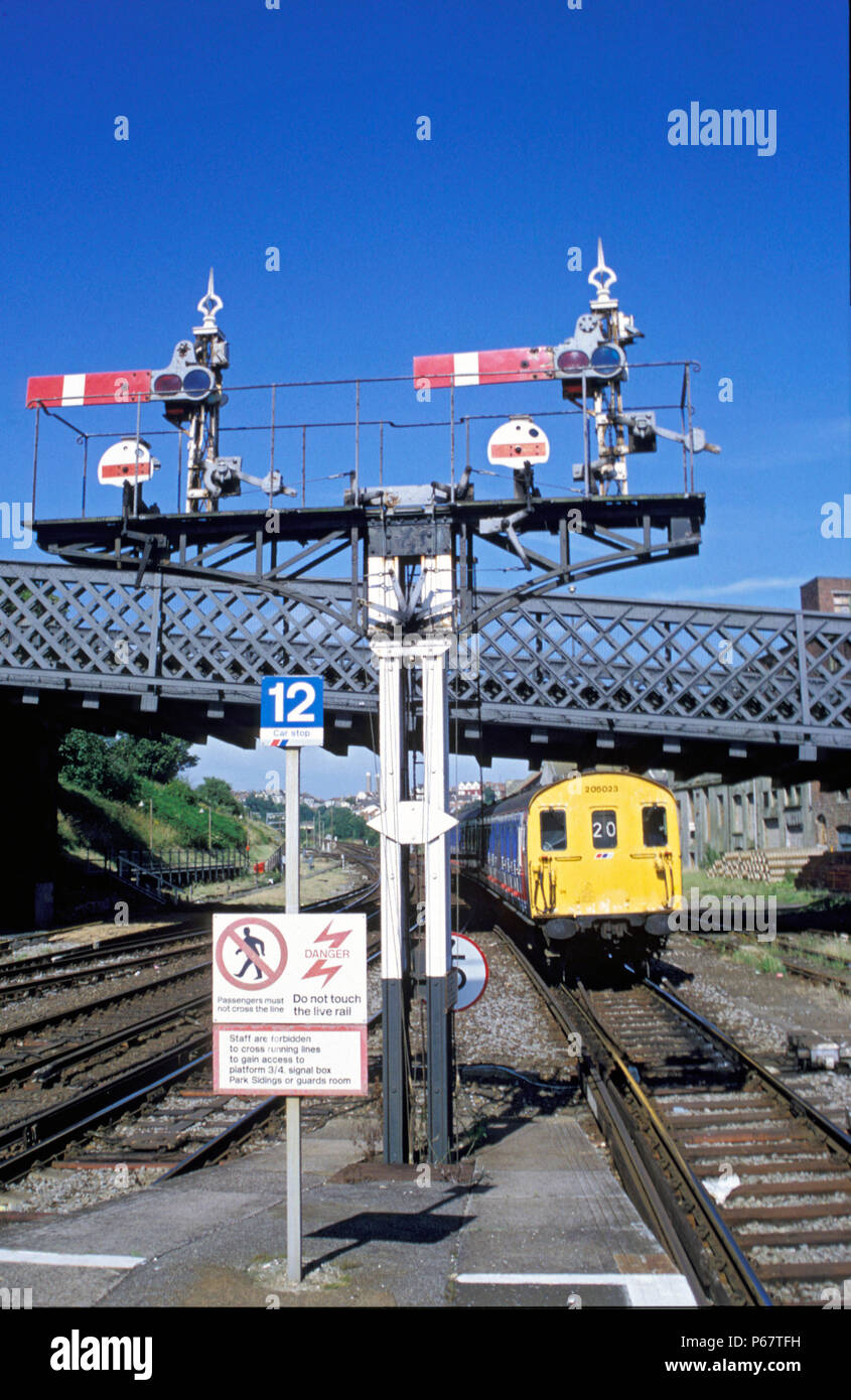 Old train signals hi-res stock photography and images - Alamy