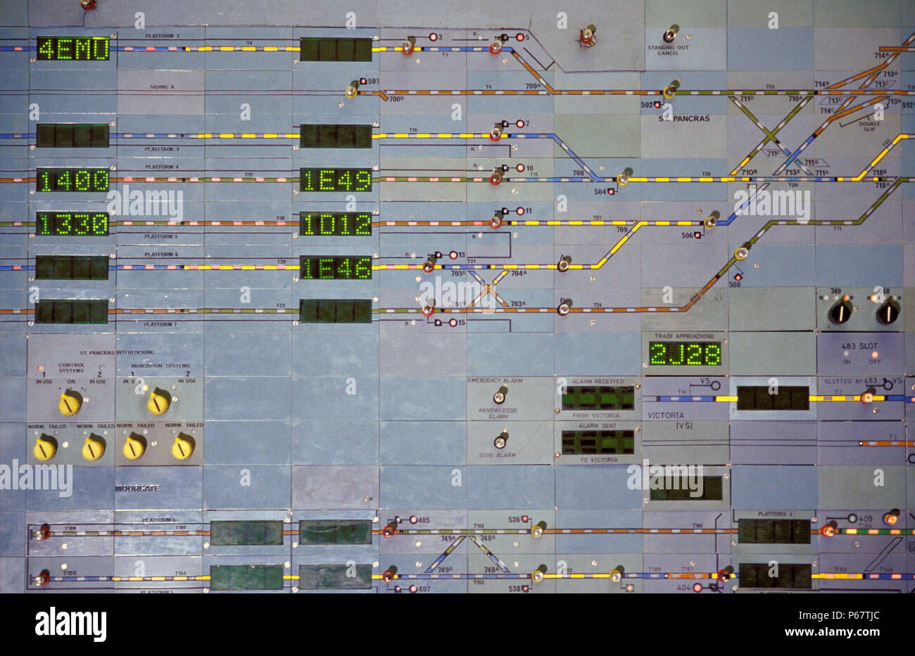 Signalling box hi-res stock photography and images - Alamy