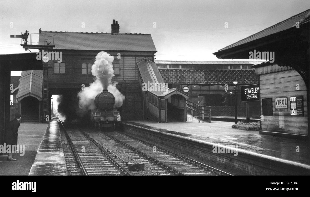 Staveley railway station hi-res stock photography and images - Alamy