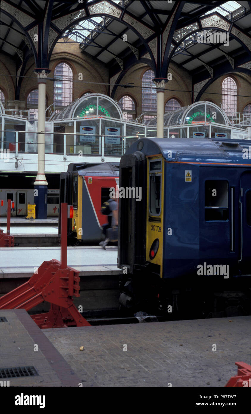 Buffer stops hi-res stock photography and images - Alamy