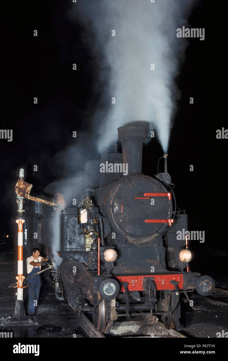 Class 375 train hi-res stock photography and images - Alamy