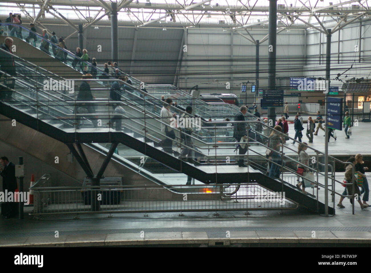 Overbridge hi-res stock photography and images - Alamy