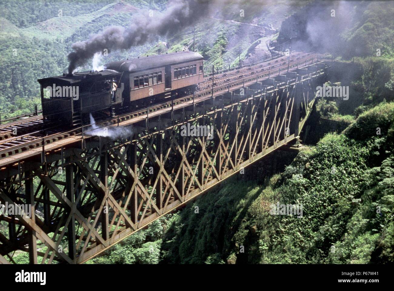 The cable section on the Da Nova Serra on Brazil's 5'3'' gauge Santos ...