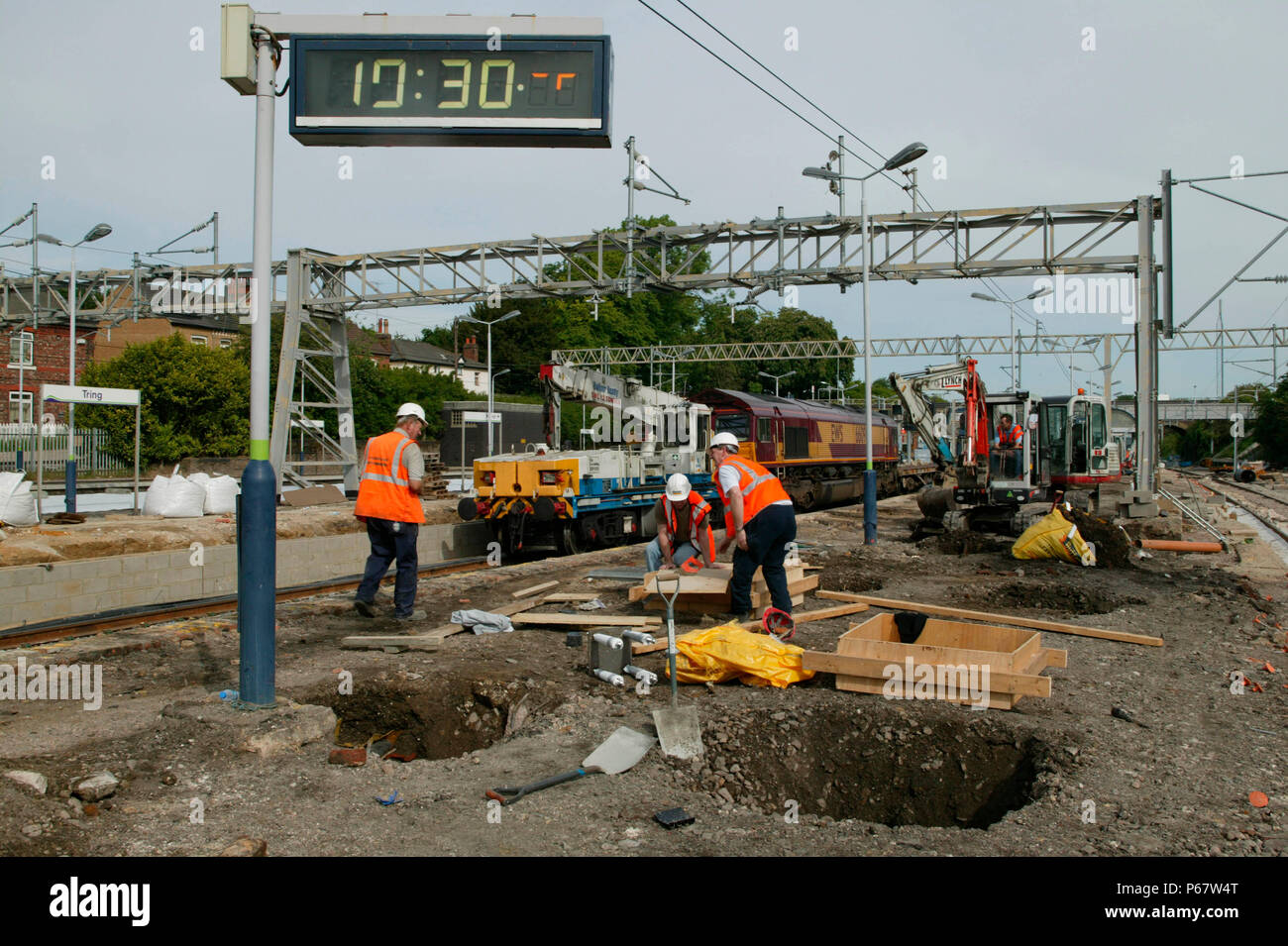The complete modernisation of Tring station in May/June 2004 Stock ...