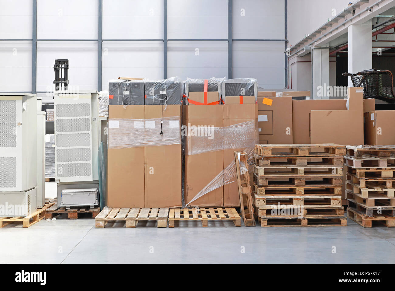 Big storage room with pallets of goods Stock Photo - Alamy