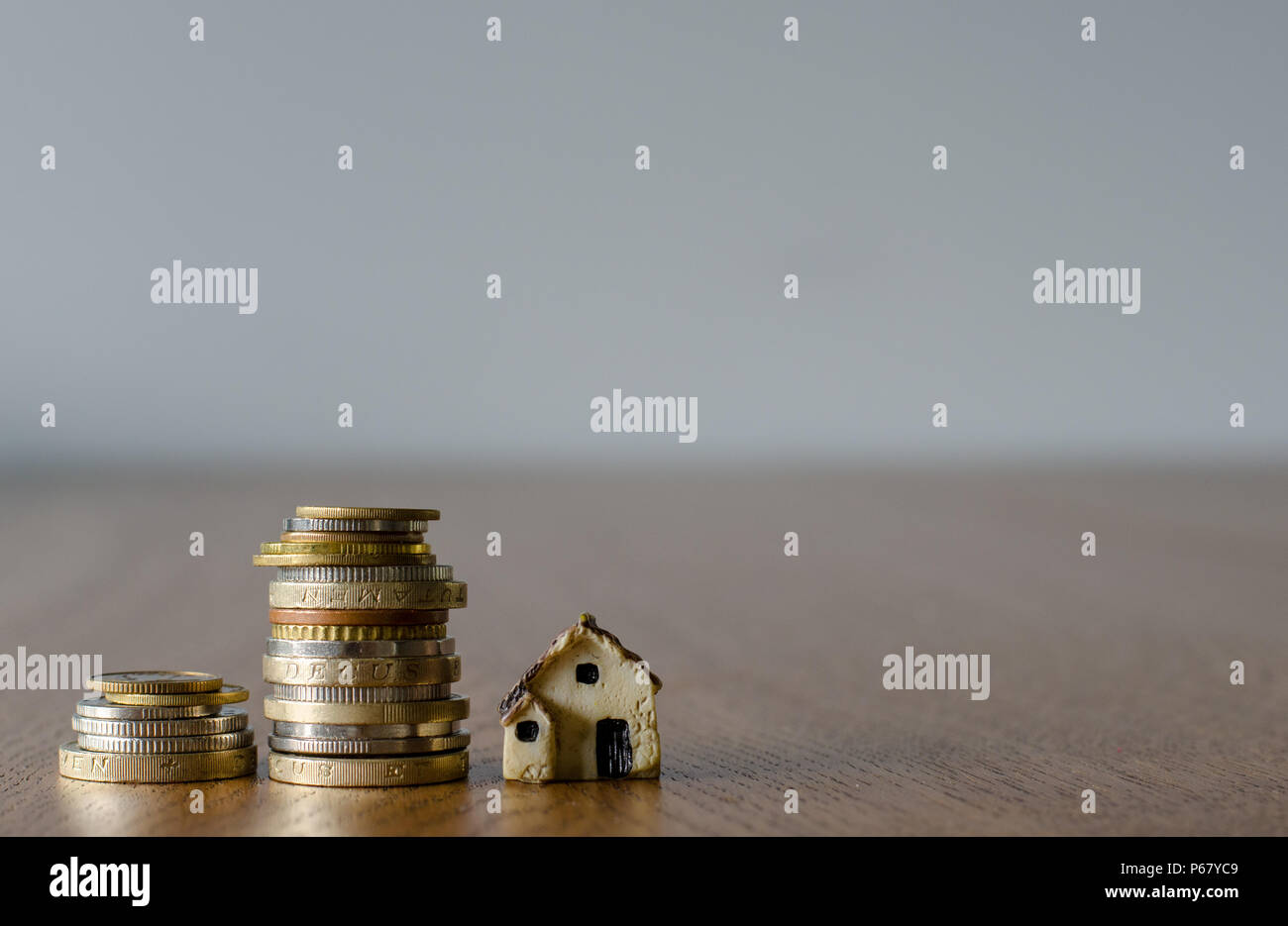 Plastic house model hi-res stock photography and images - Alamy