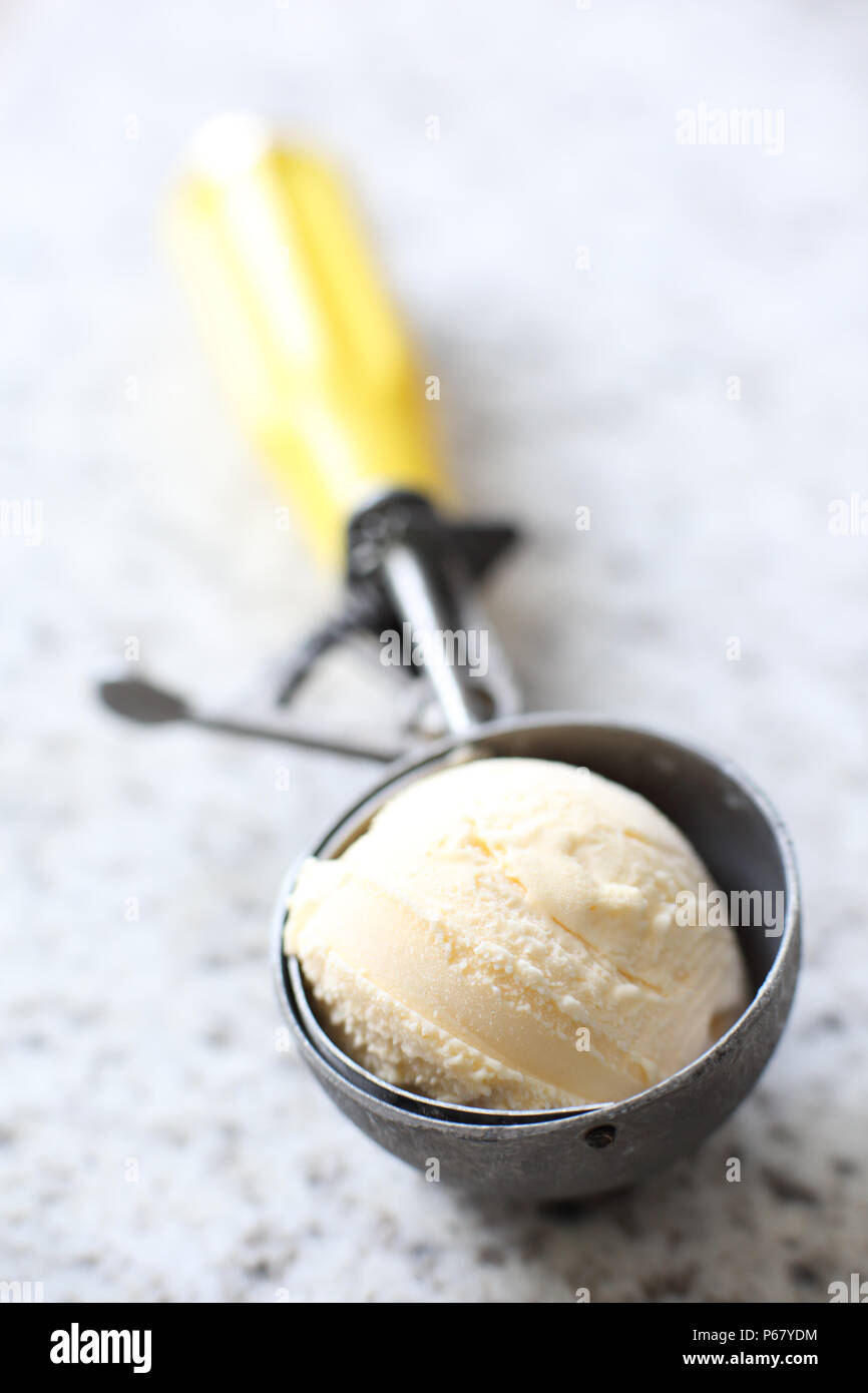 Scoop icecream hi-res stock photography and images - Alamy