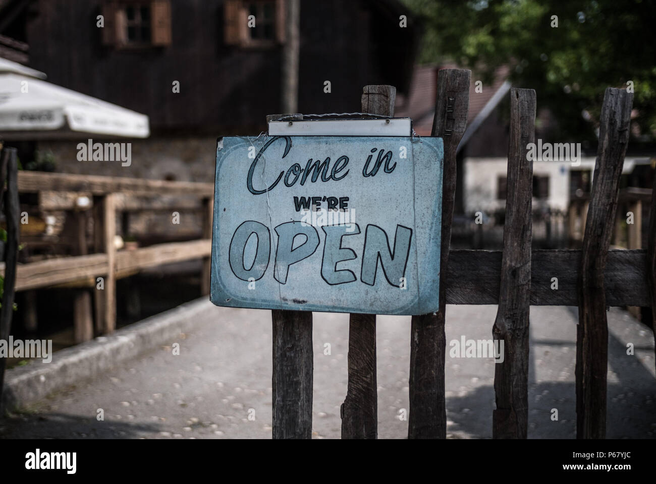 Welcome signage writing hi-res stock photography and images - Alamy