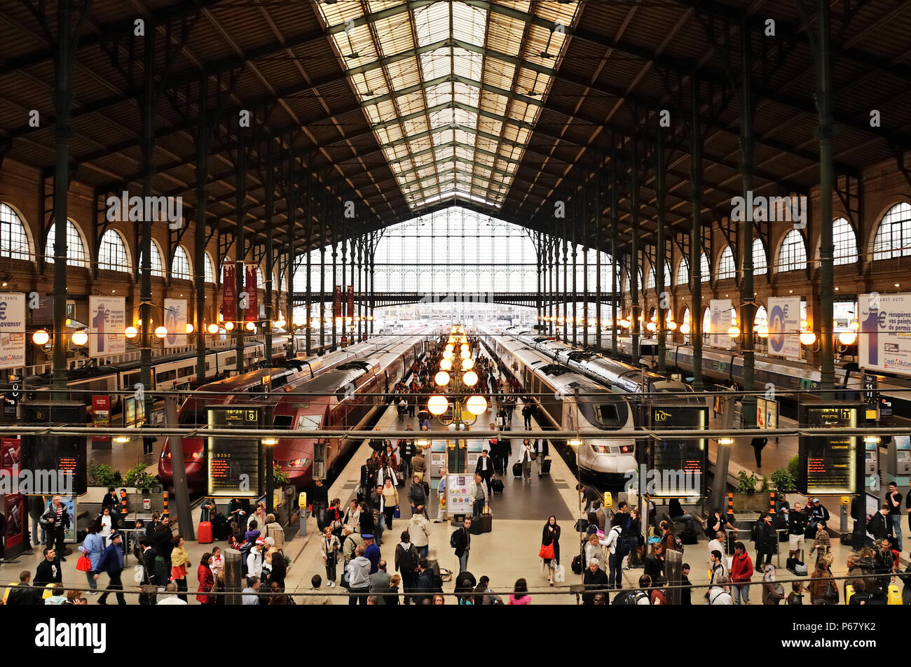 France gare du nord train station interior hi-res stock photography and ...