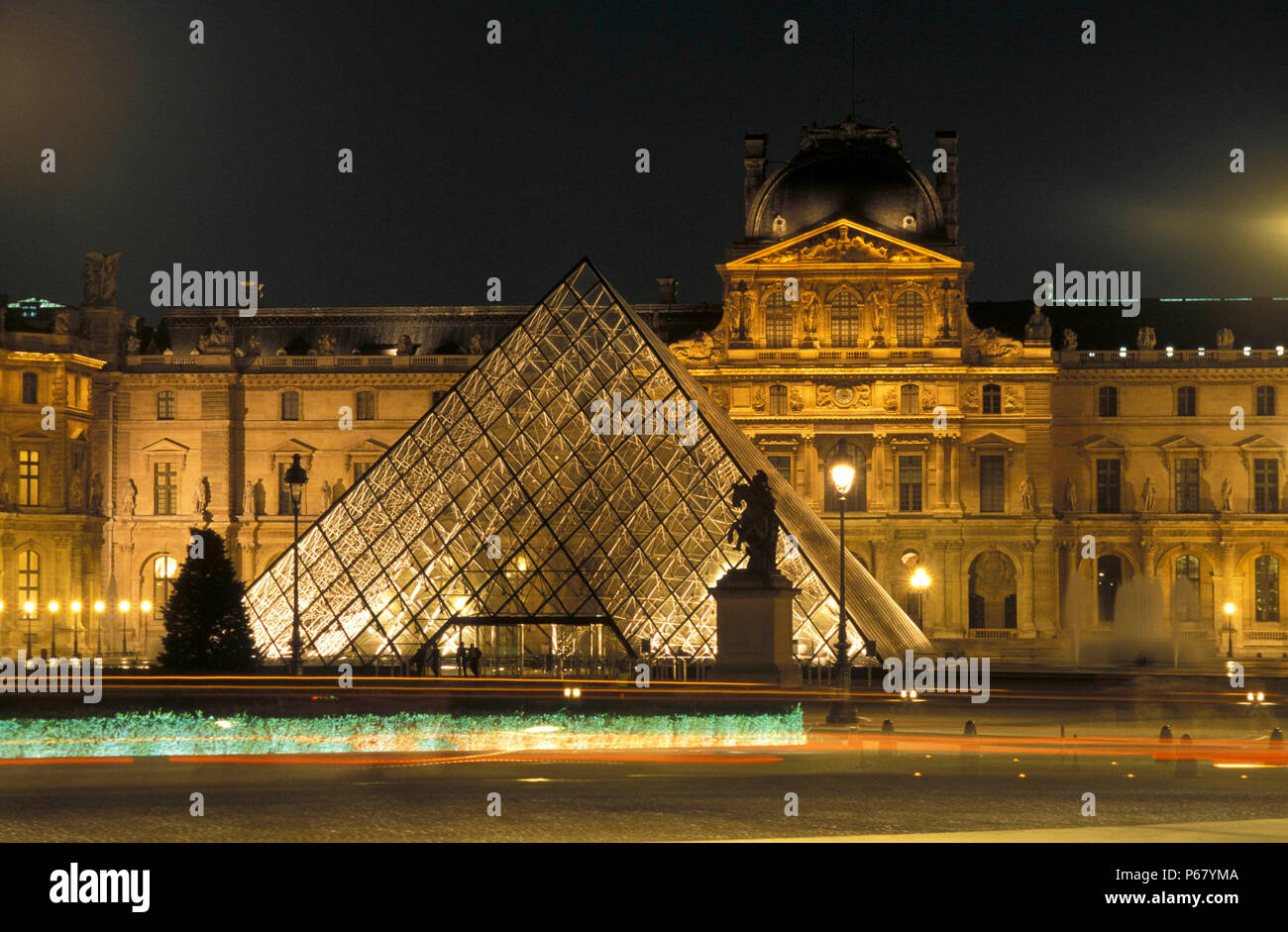 The Louvre pyramid. Paris, France. Architect: I.M Pei Stock Photo - Alamy