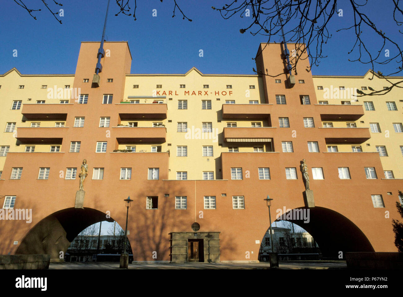 Vienna, Gemeindebau Karl-Marx-Hof, Karl Ehn 1927-1930, world's biggest ...