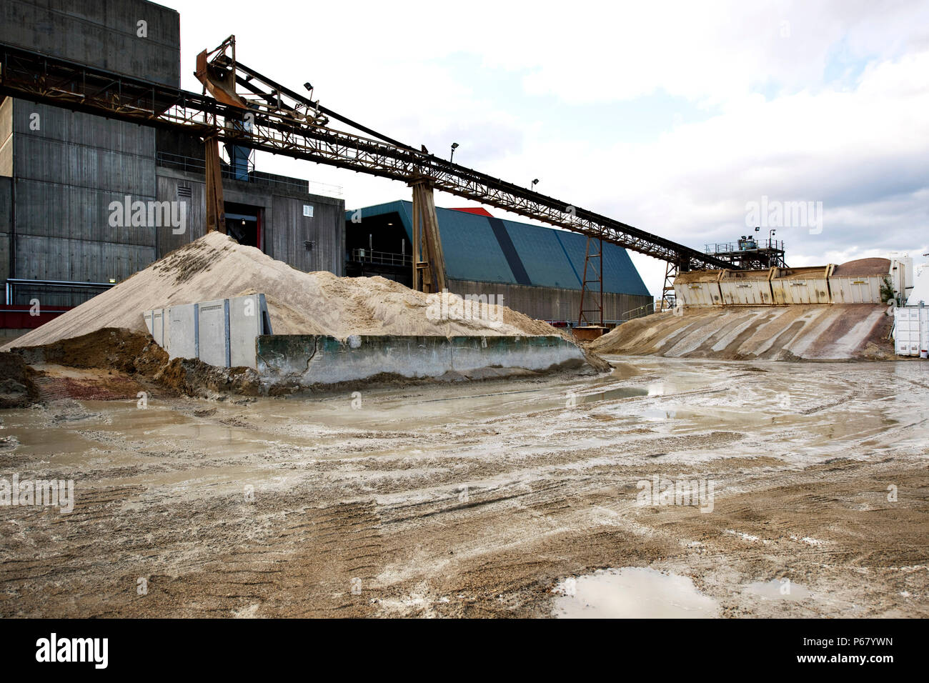 Cement factory on the river Thames, battersea, London UK Stock Photo ...