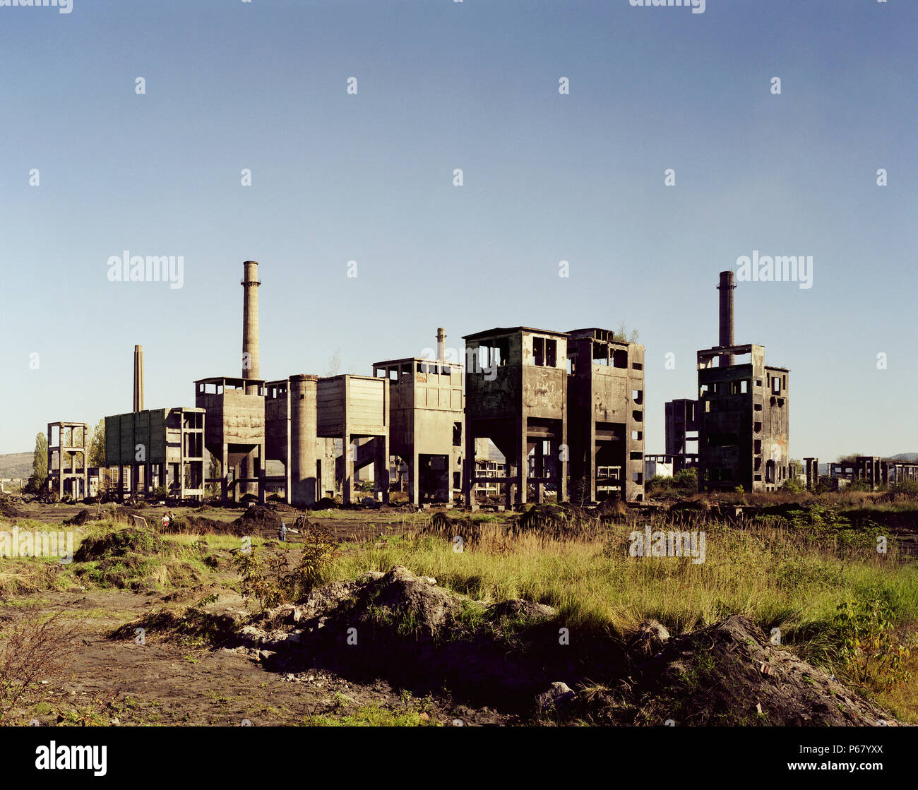 Derelict industrial buildings hi-res stock photography and images - Alamy