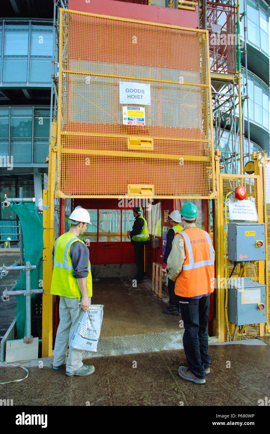 Construction lift hi-res stock photography and images - Alamy