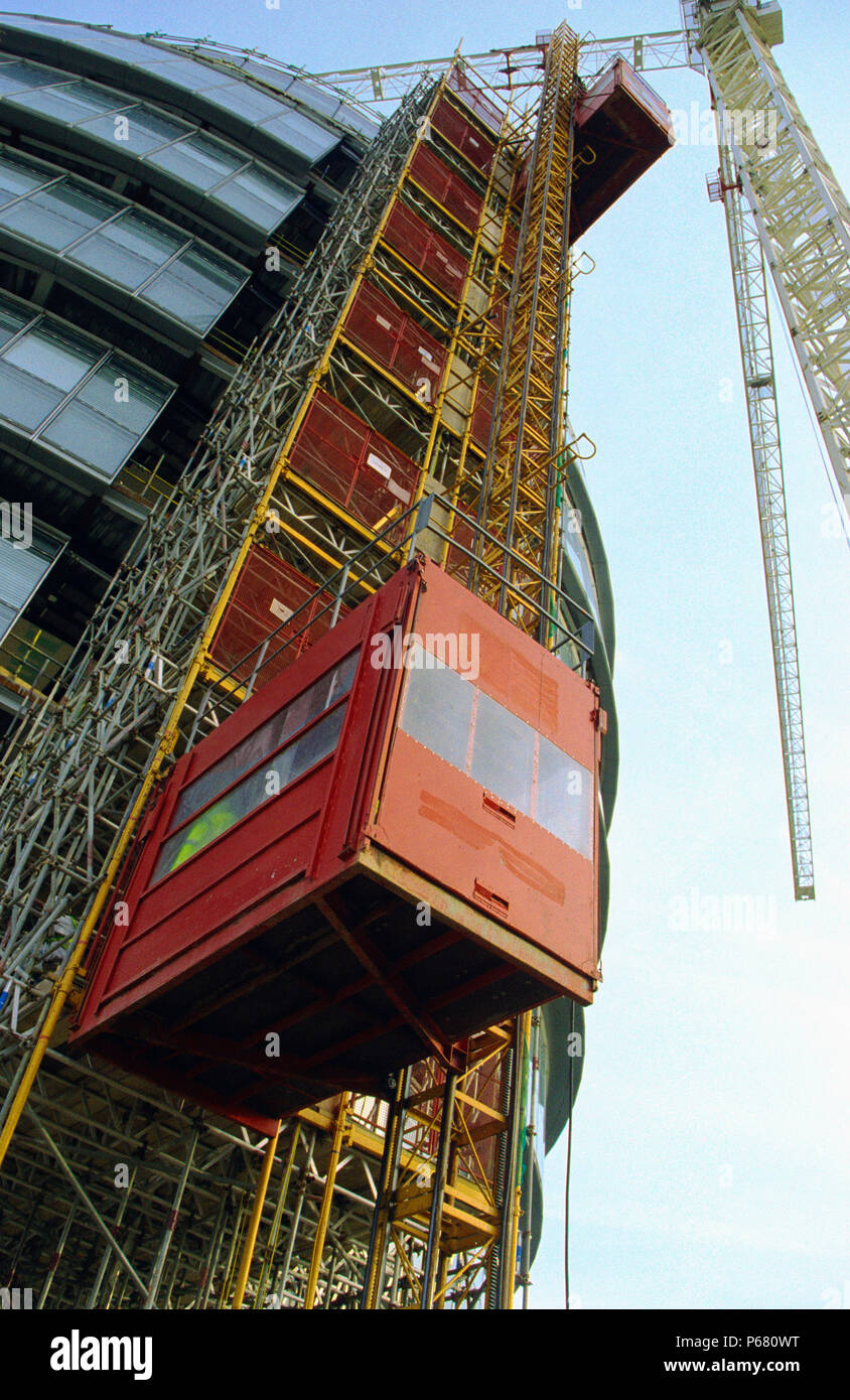 Construction lift hi-res stock photography and images - Alamy