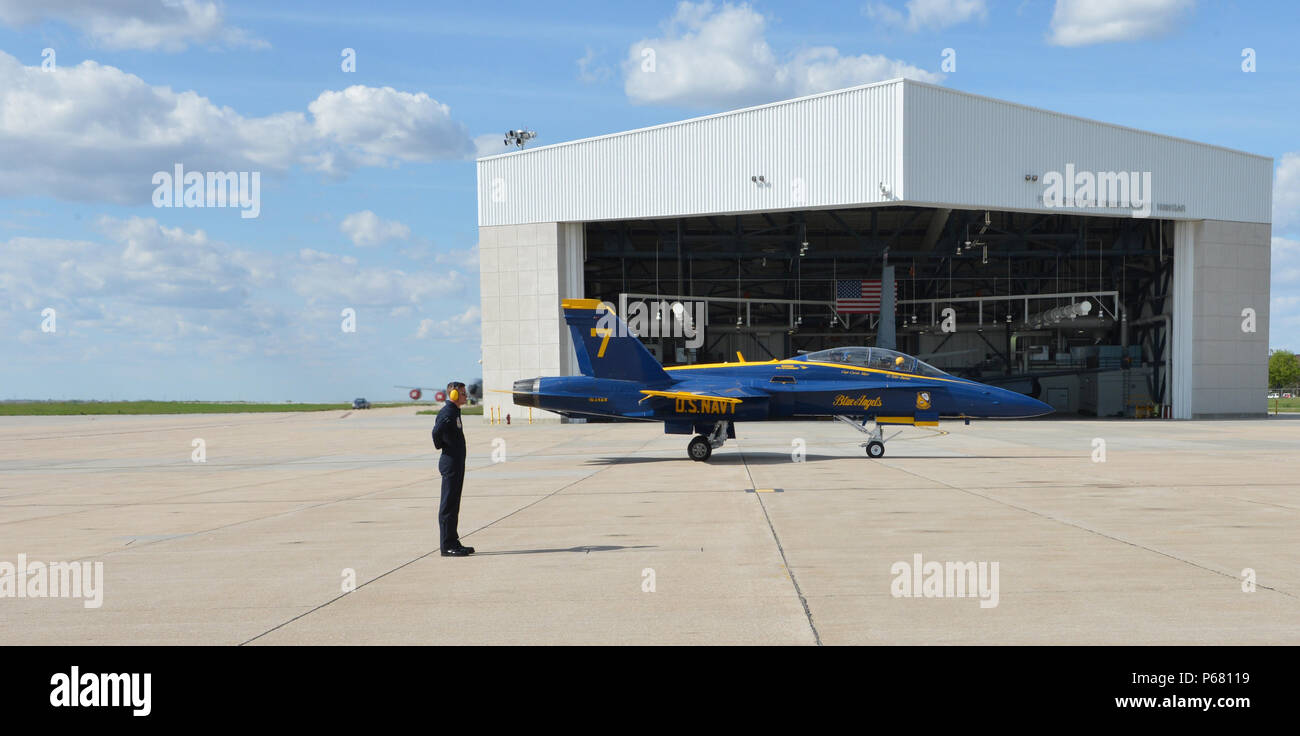 The Nebraska Air National Guard welcomes the U.S. Navy Blue Angels jet ...