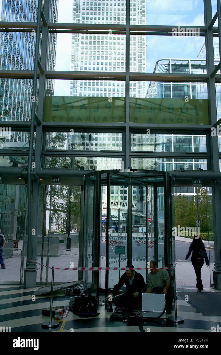 Maintenance on revolving doors office hi-res stock photography and ...