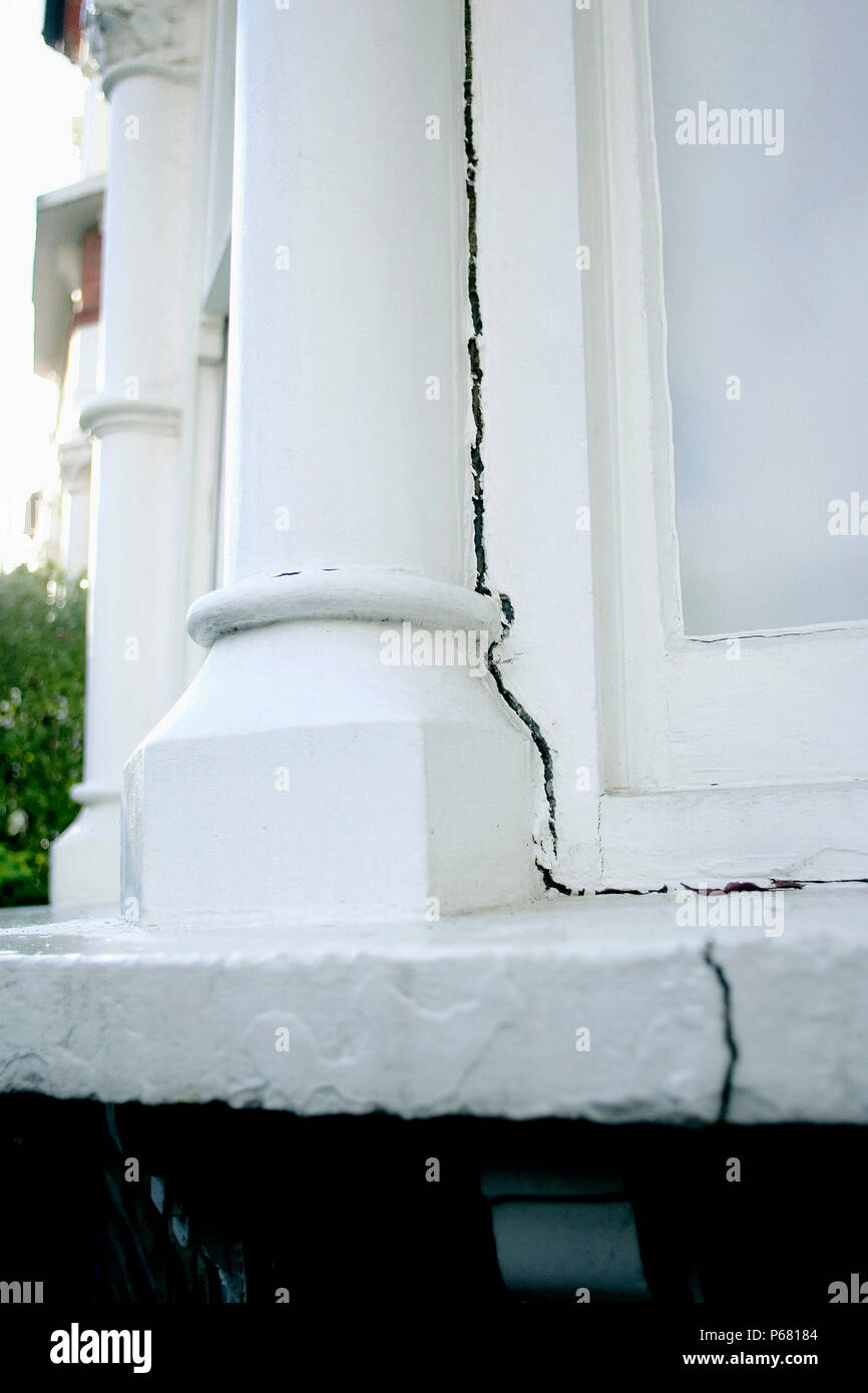 Period property showing subsidence problem Stock Photo - Alamy