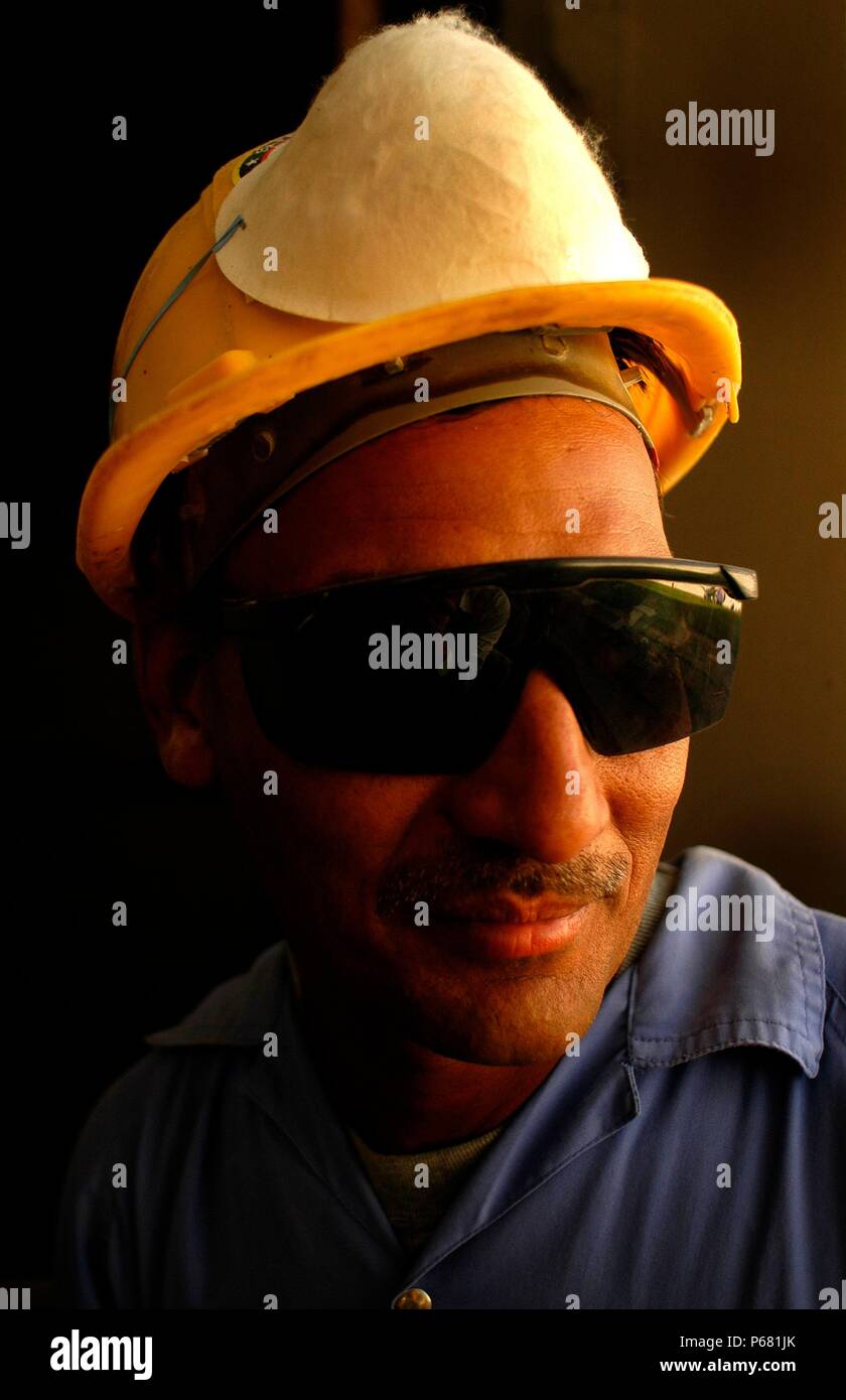 Carpenter on construction site hi-res stock photography and images - Alamy
