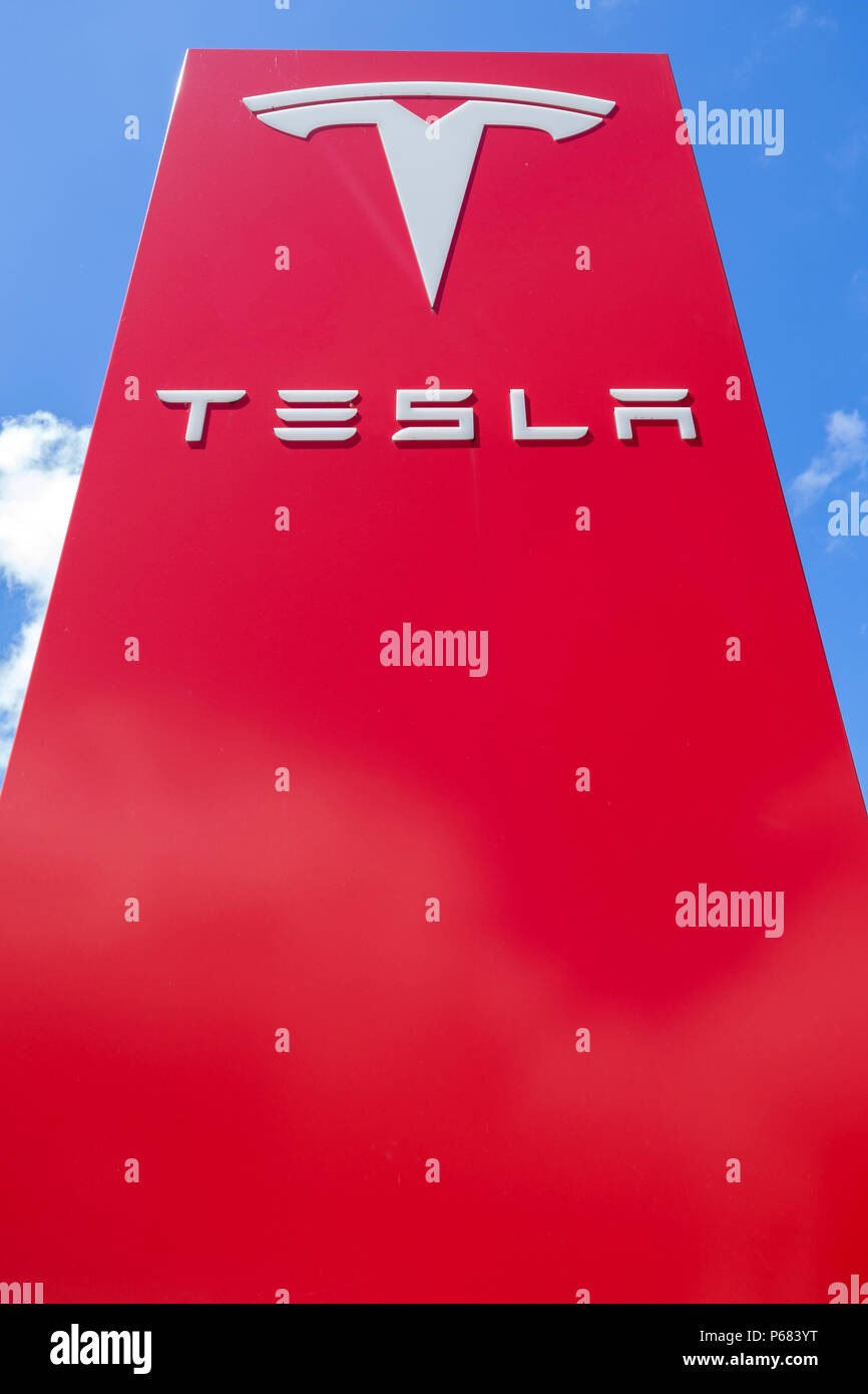 Tesla logo hi-res stock photography and images - Alamy