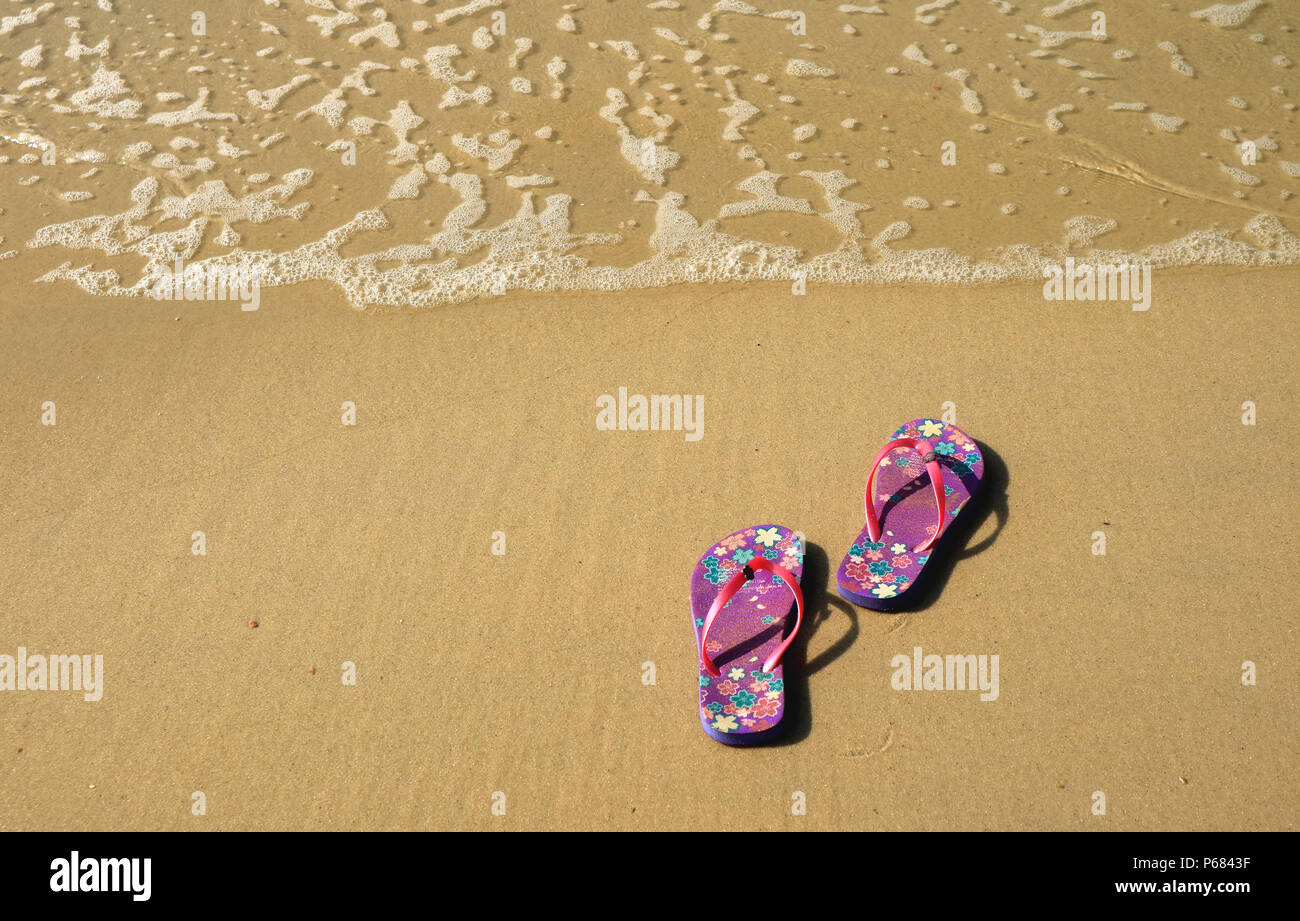 Golden flip flops hi-res stock photography and images - Alamy