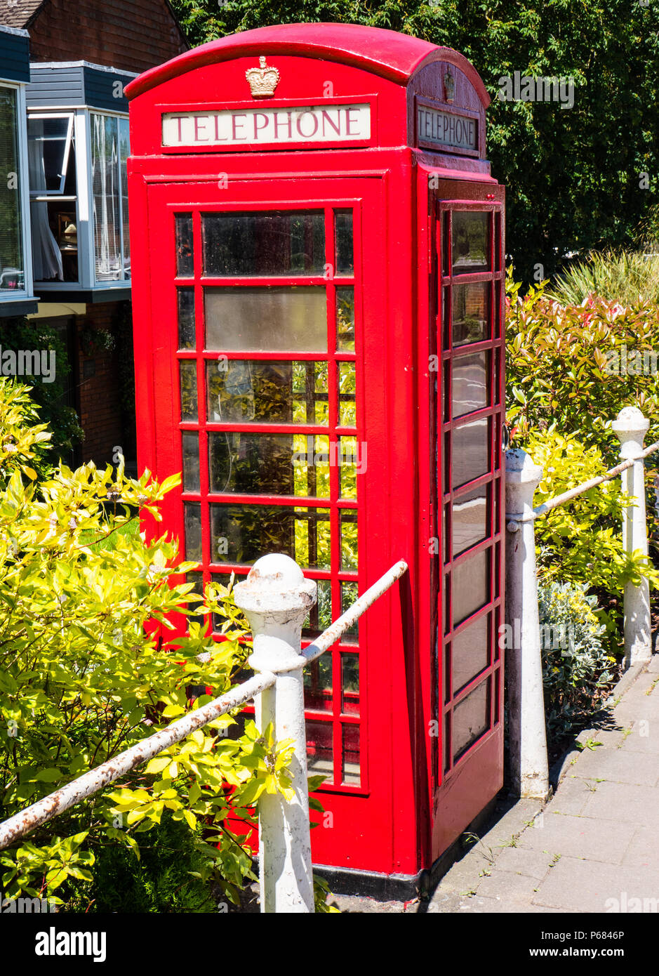 Uk telephone box hi-res stock photography and images - Alamy