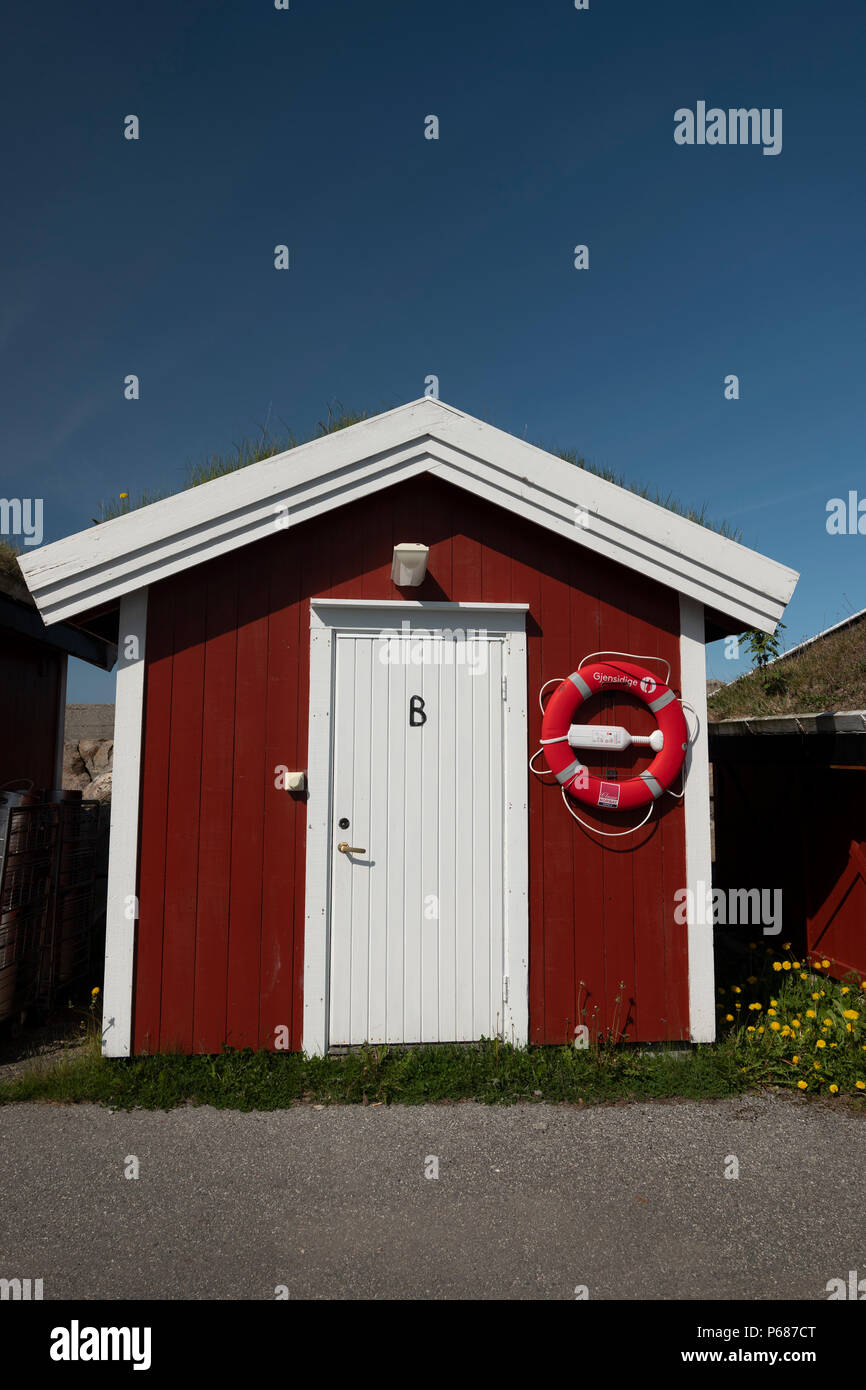 Typical red cabin in Norway Stock Photo - Alamy