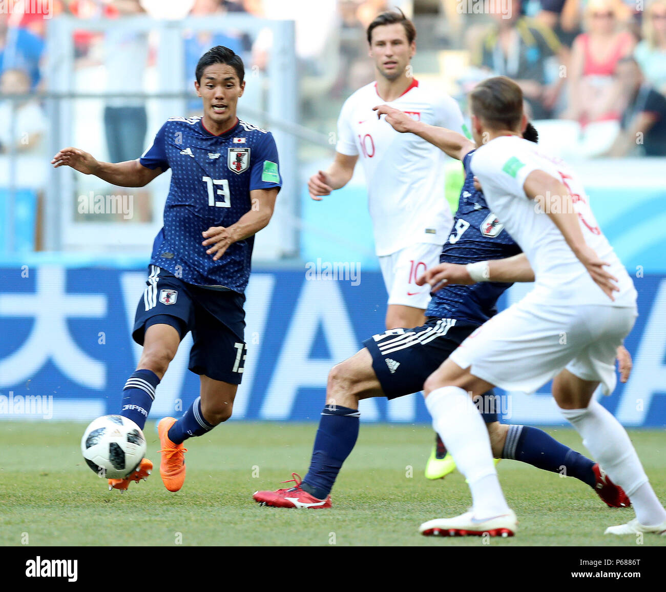 Volgograd, Russia. 28th June, 2018. Yoshinori Muto (L) of Japan breaks ...