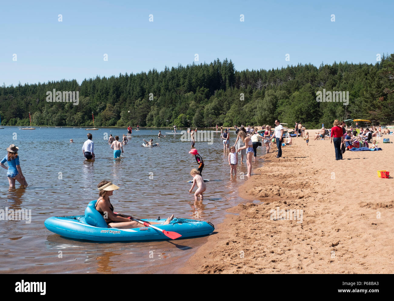 Loch Morlich, Highland, Scotland,UK. 28 June, 2018. Crowds of sun ...