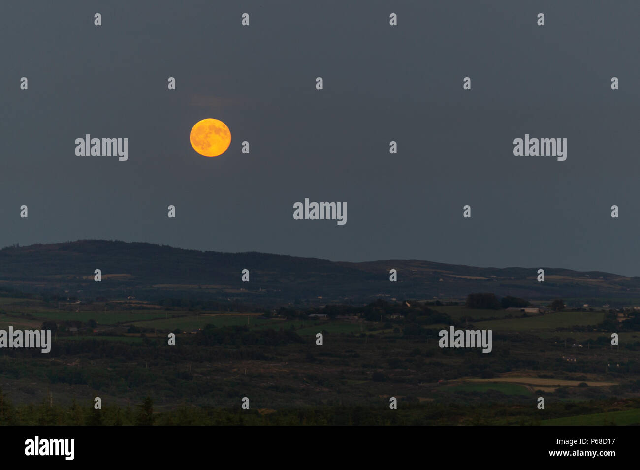 June full moon hi-res stock photography and images - Alamy