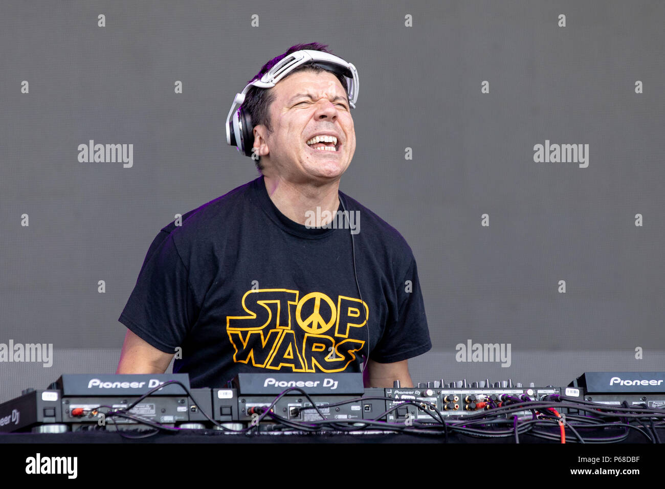 Crystal method band hi-res stock photography and images - Alamy