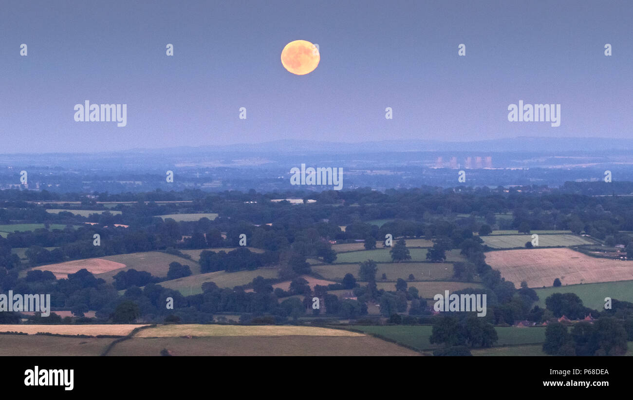 Weaver Hills, Staffordshire, UK. 28th June 2018. The Moon rises over ...