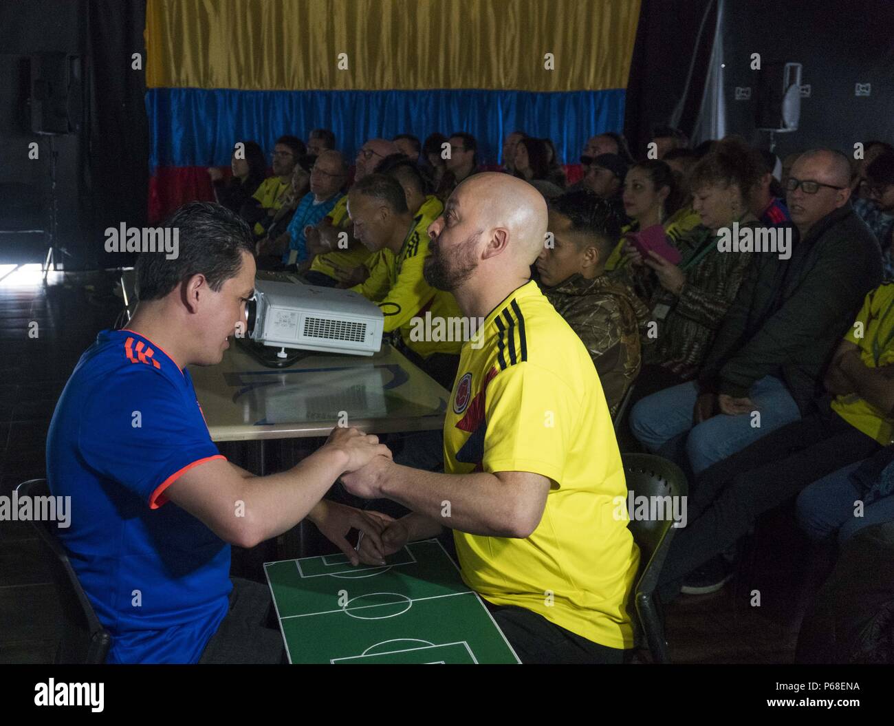 Deaf blind sign language hi-res stock photography and images - Alamy