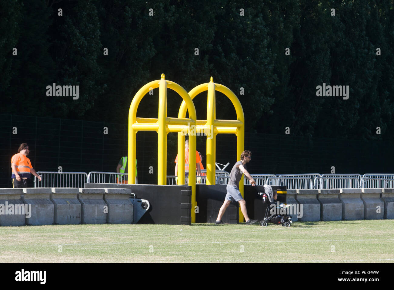 Wimbledon security barriers hi-res stock photography and images - Alamy