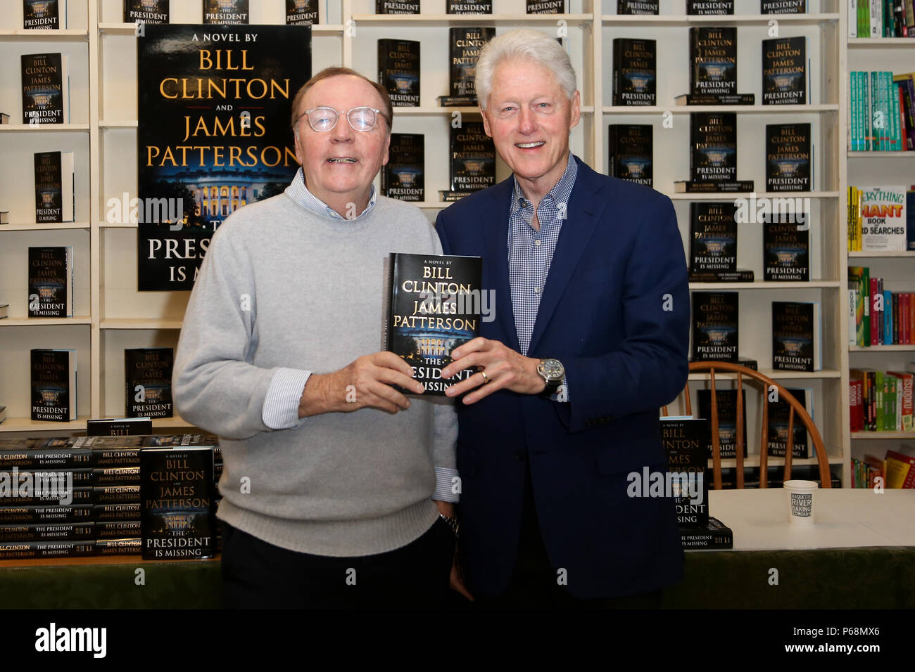 James patterson bill clinton hi-res stock photography and images - Alamy