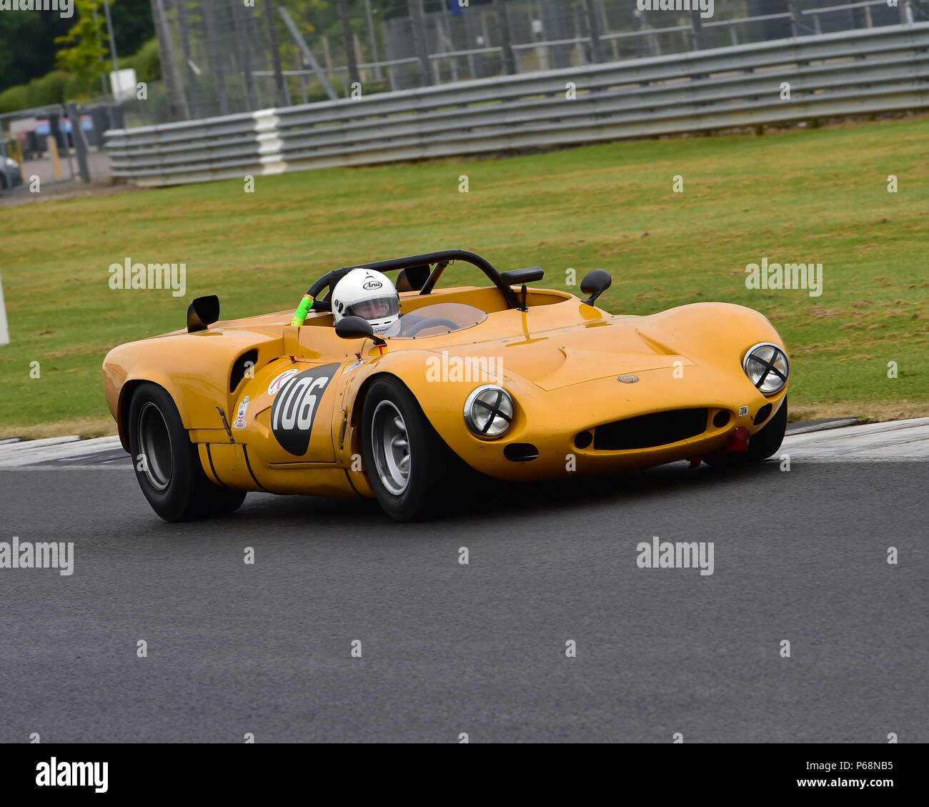 Ginetta g16 hi-res stock photography and images - Alamy
