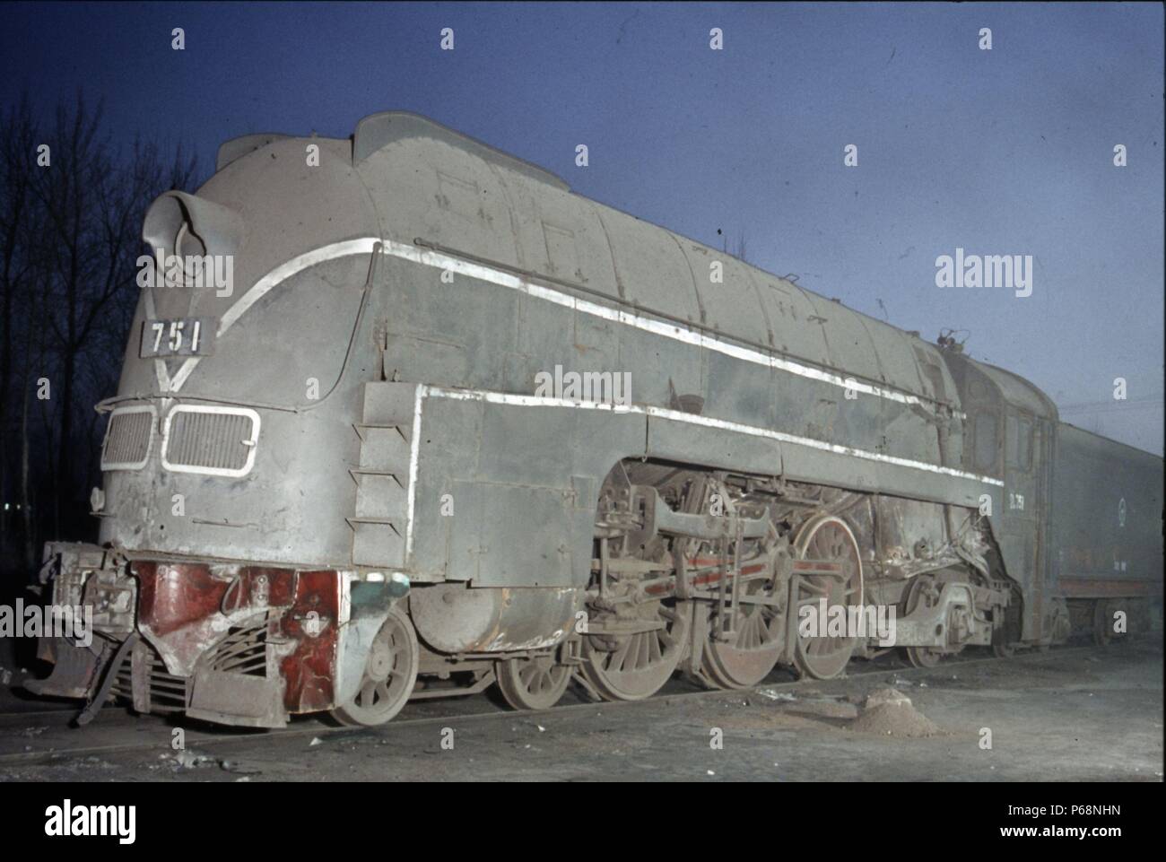 The glorious 1930s styled streamlined look in personified by this China ...