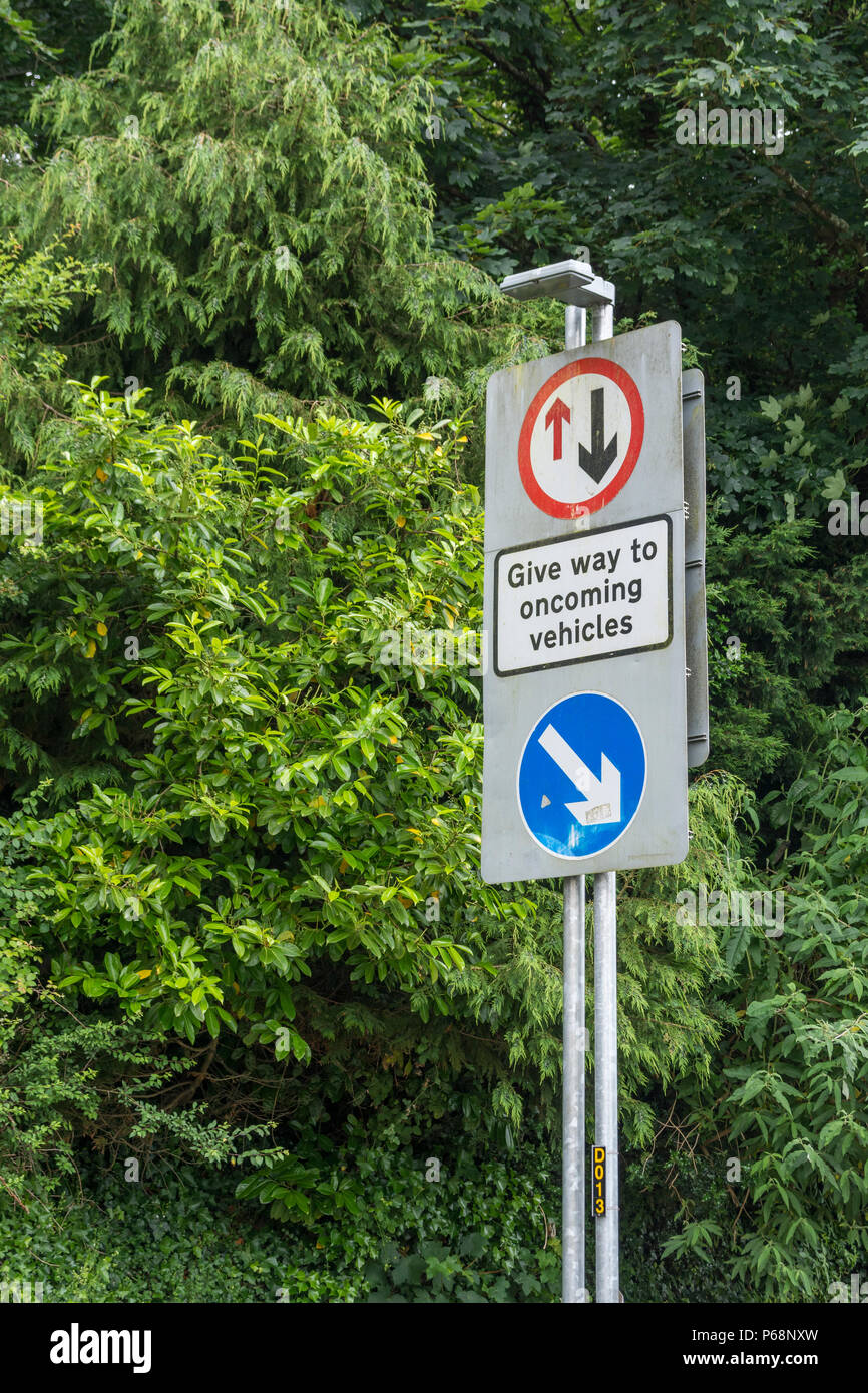 To see oncoming traffic hi-res stock photography and images - Alamy