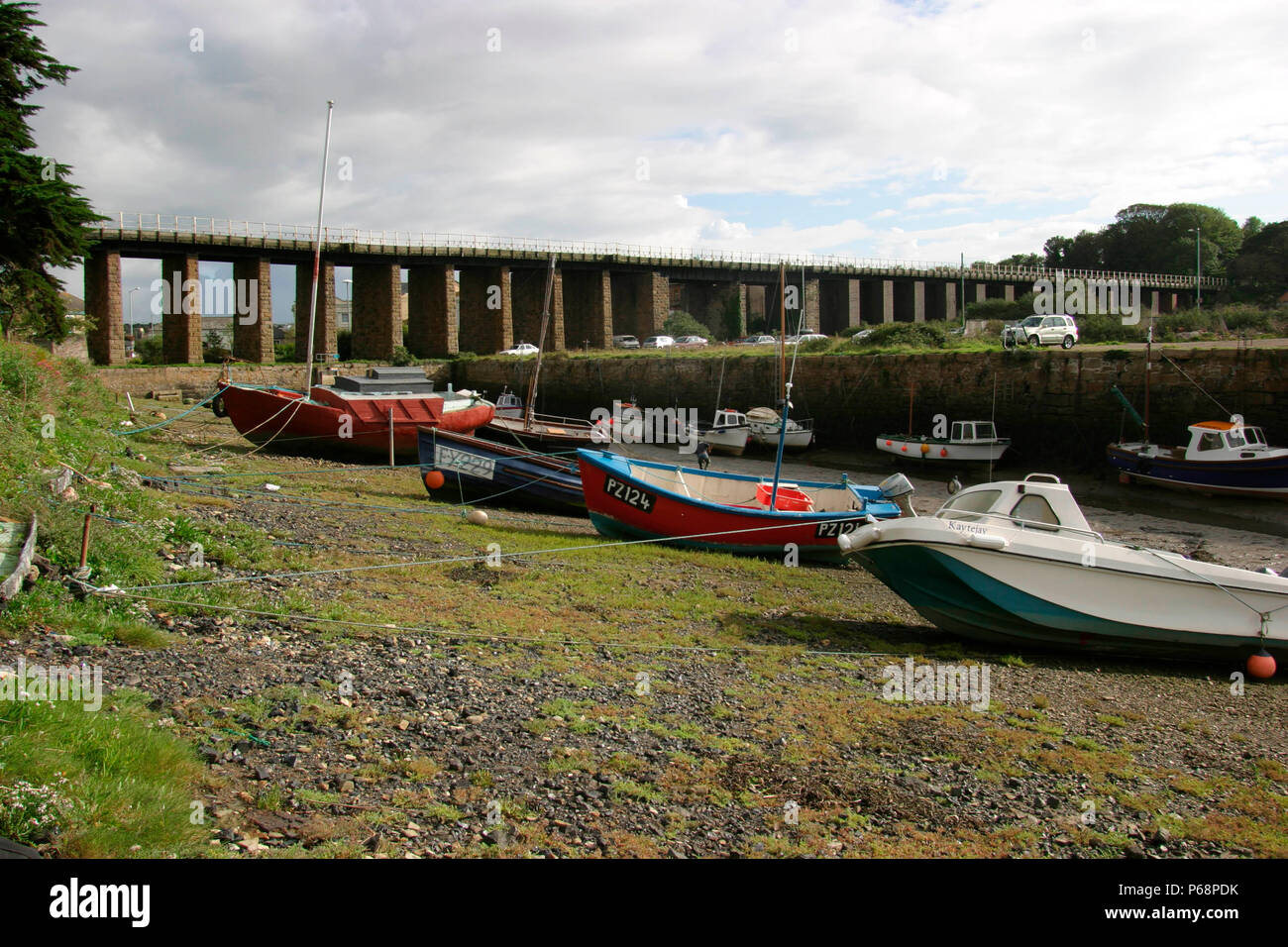Hayle viaduct cornwall hi-res stock photography and images - Alamy