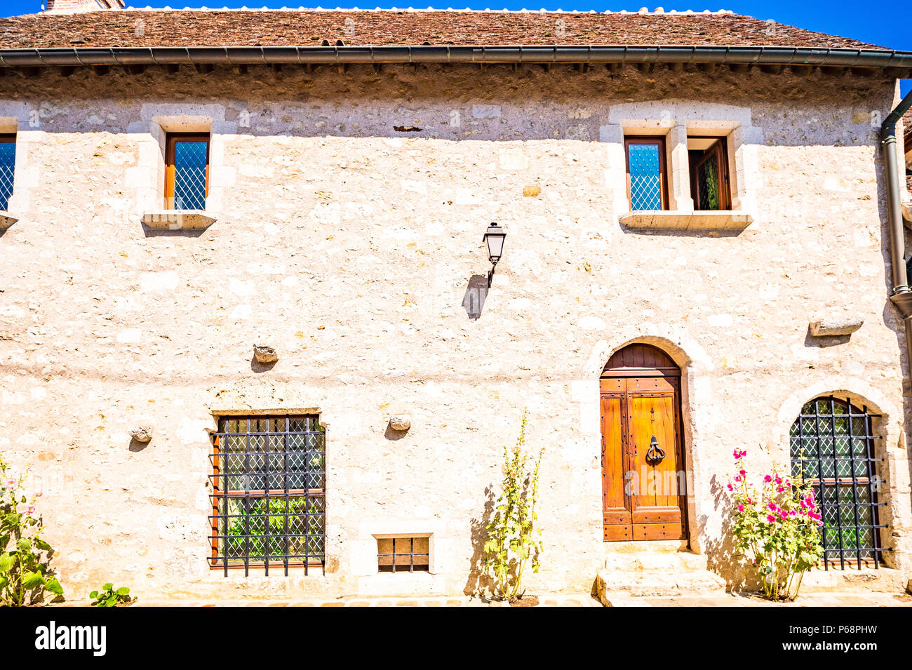 Medieval buildings hi-res stock photography and images - Alamy