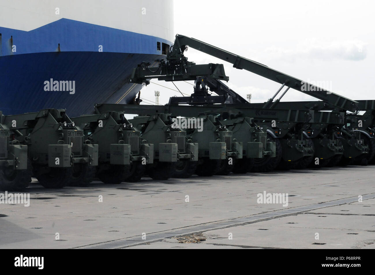 Soldiers from the 230th Sustainment Brigade, Tennessee National Guard ...